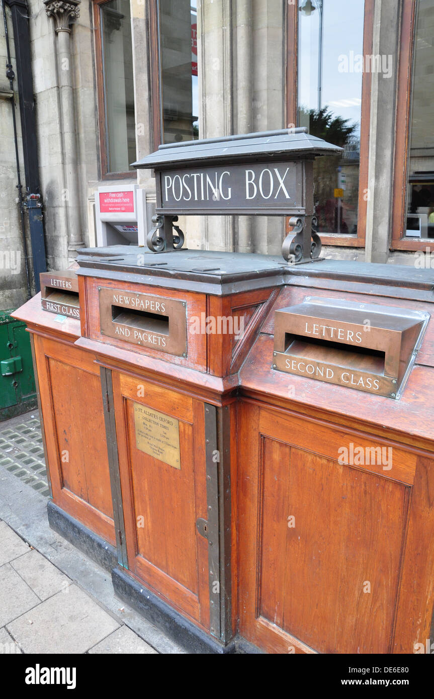Traditional post box Stock Photo - Alamy