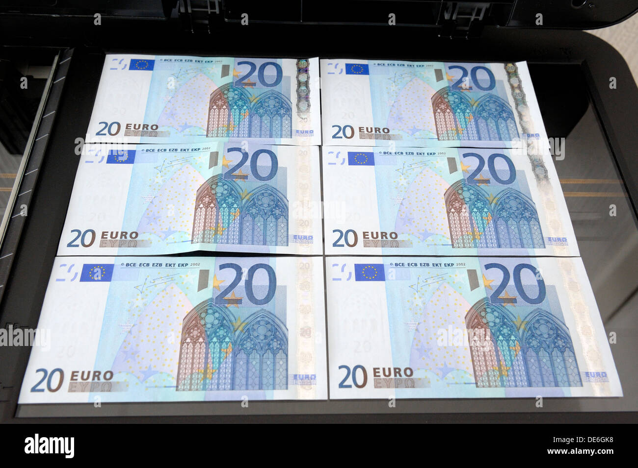 20 euro notes on a flatbed photocopier Stock Photo - Alamy