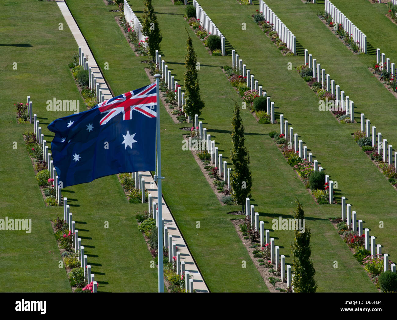 Australian war graves in Villers-Bretonneux Military Cemetery, Somme ...