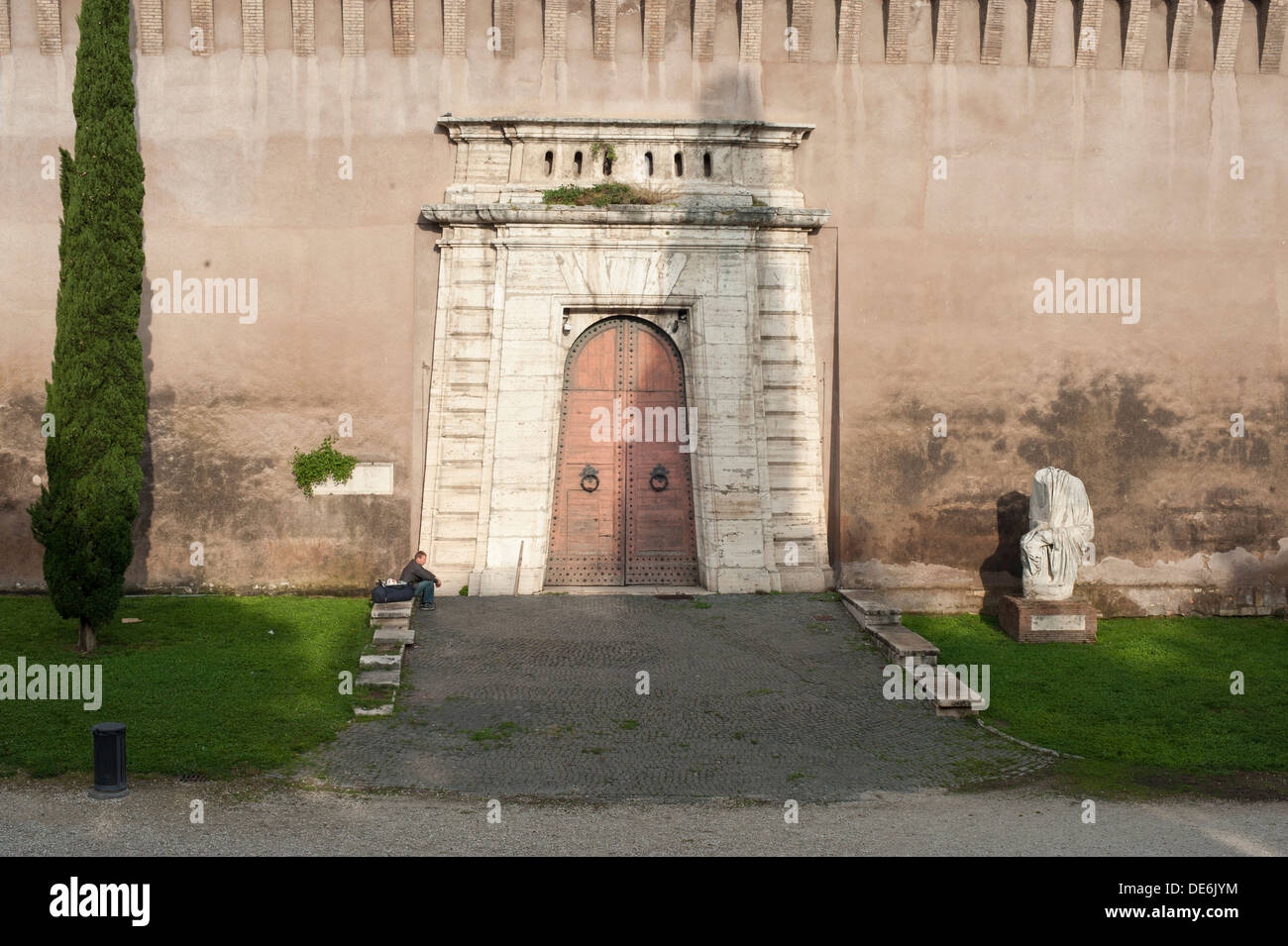 Homeless woman on streets rome hi-res stock photography and images - Alamy