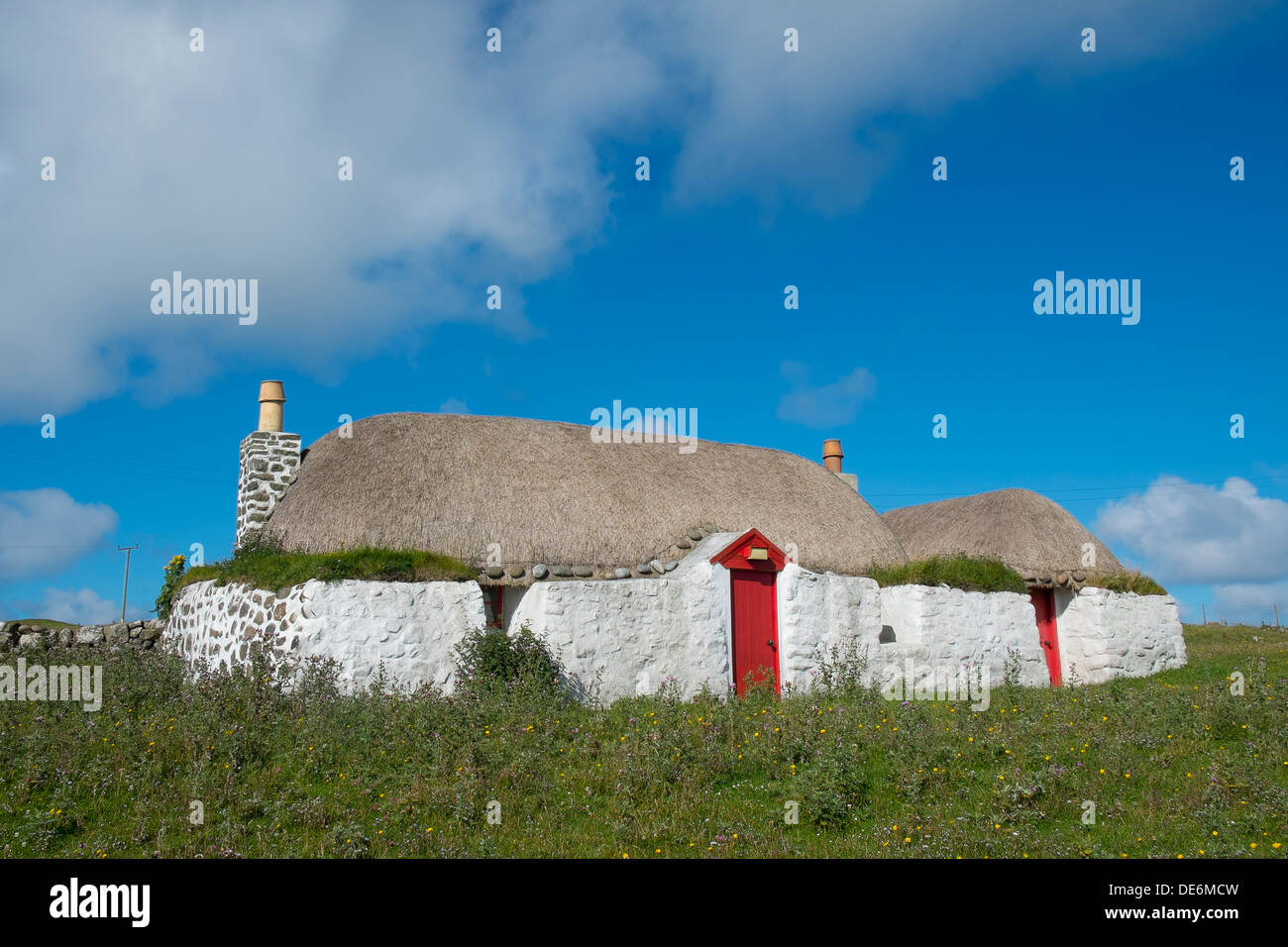 Black house scotland hi-res stock photography and images - Alamy