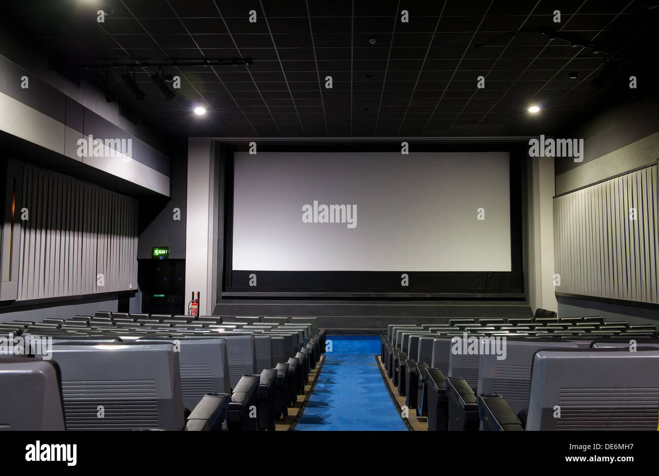 Blank cinema screen and an empty auditorium Stock Photo - Alamy