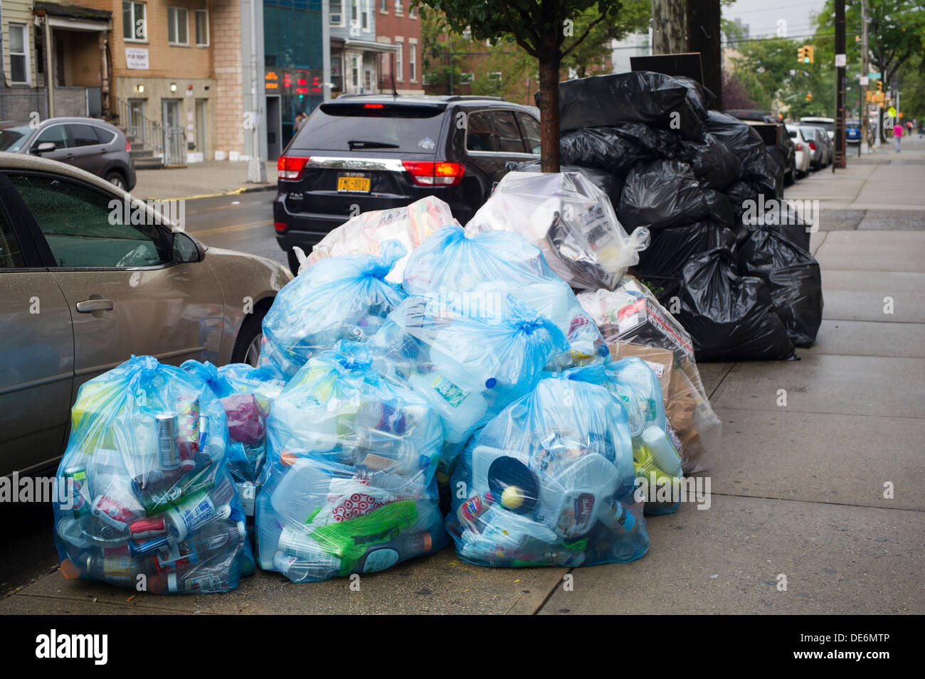 Curbside garbage hi-res stock photography and images - Alamy