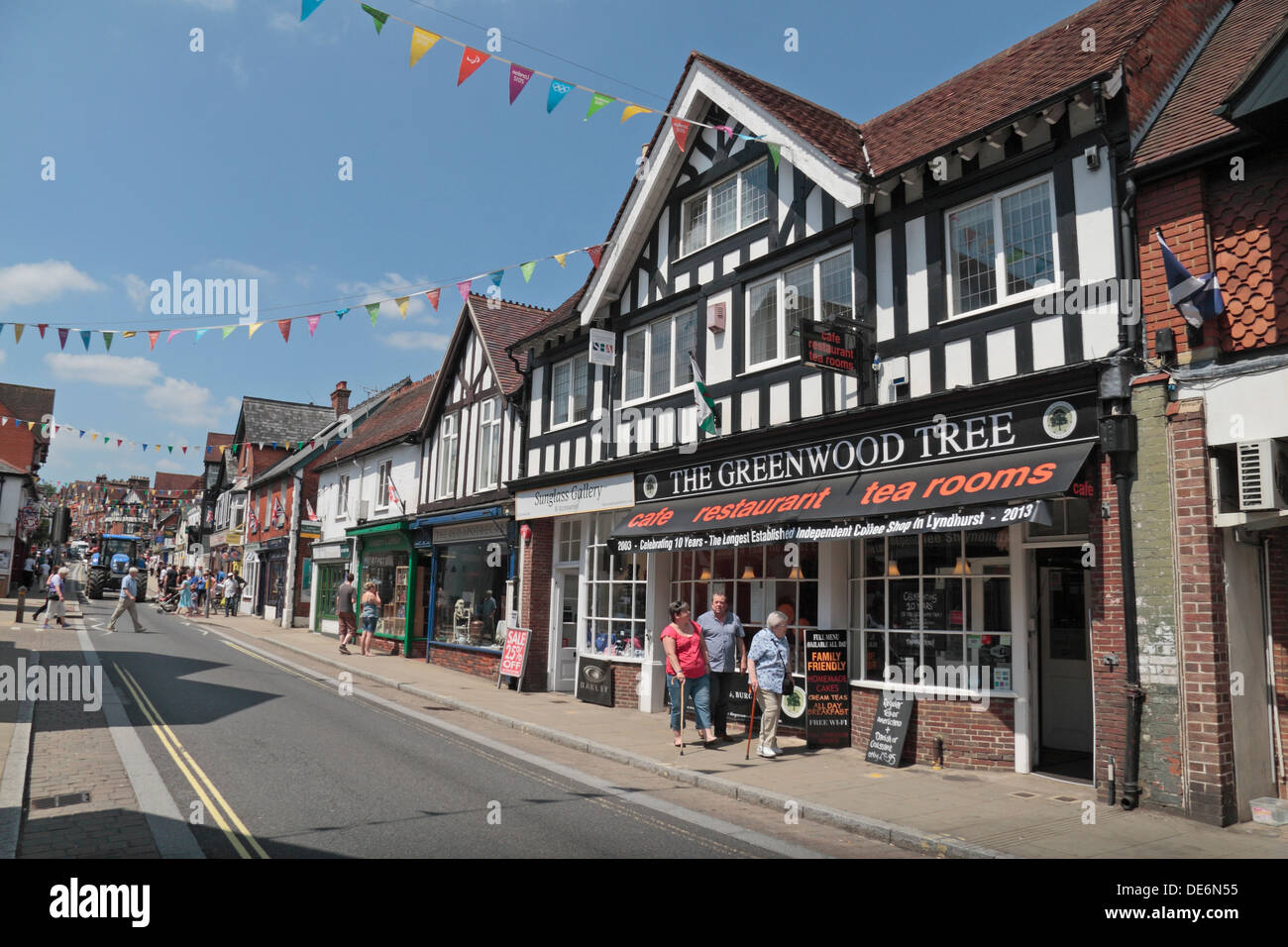 Lyndhurst high street new forest hi-res stock photography and images ...