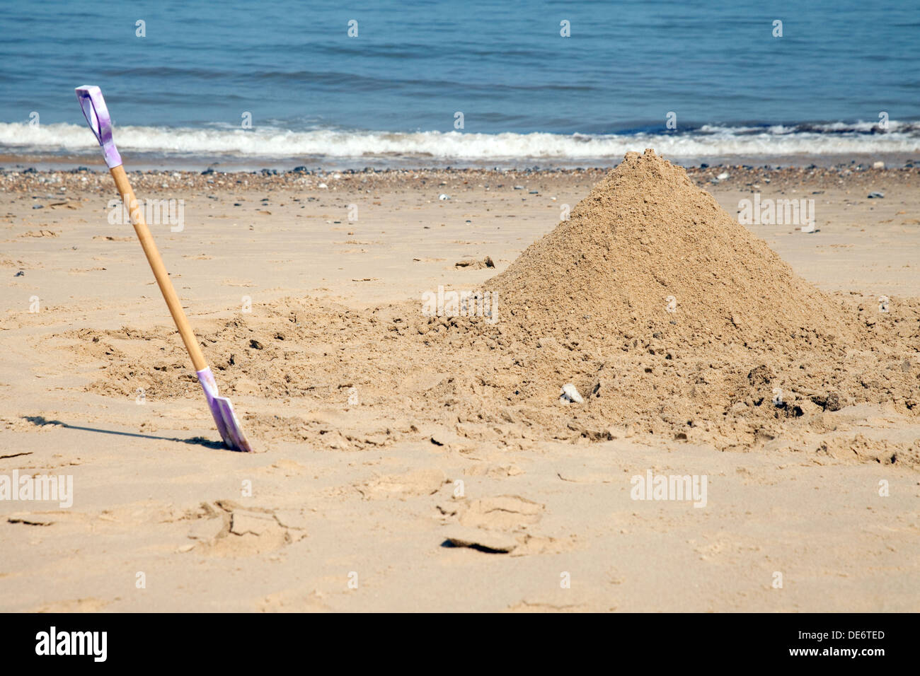 Sandcastle by the sea hi-res stock photography and images - Alamy