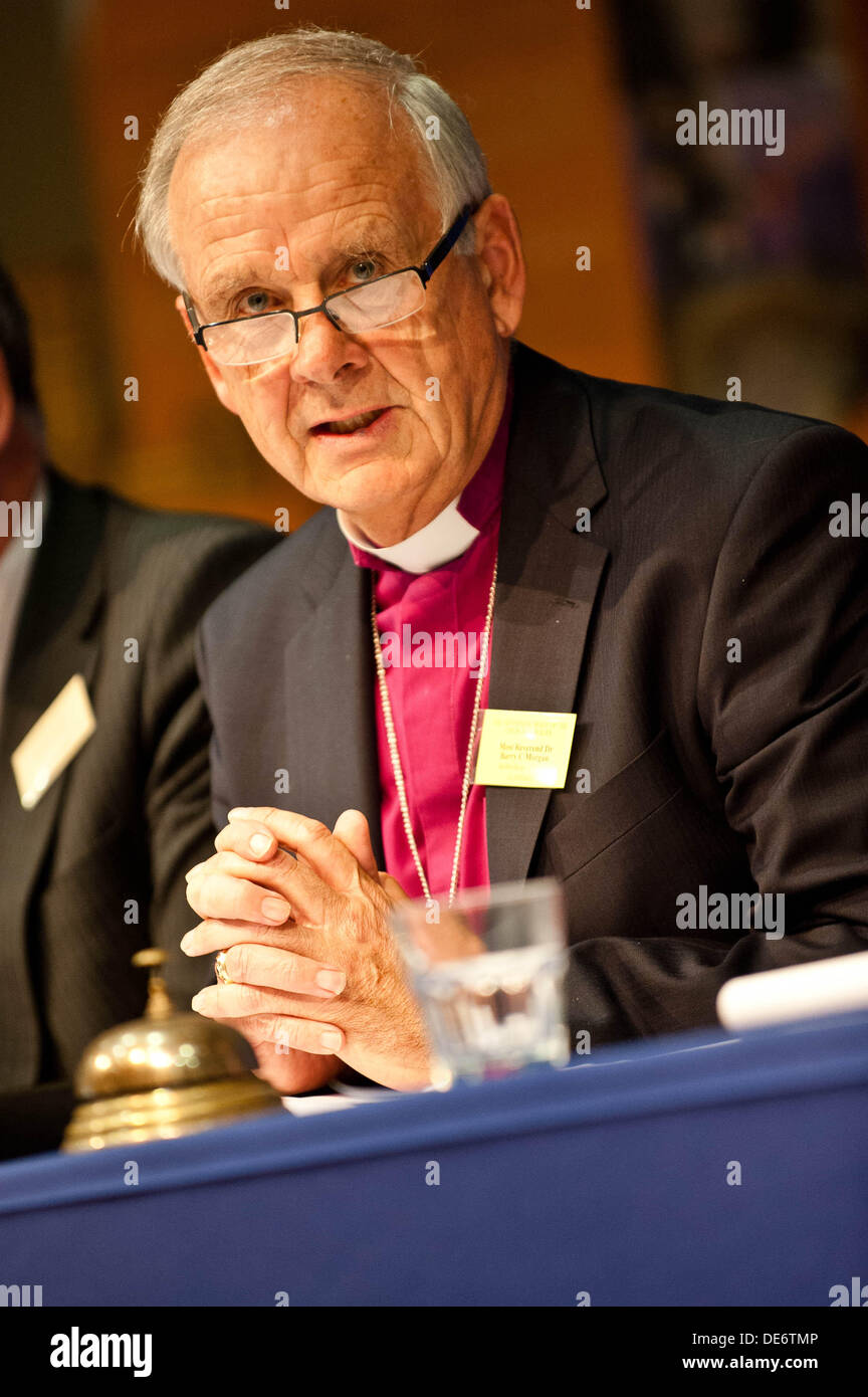 Women bishops vote hi-res stock photography and images - Alamy