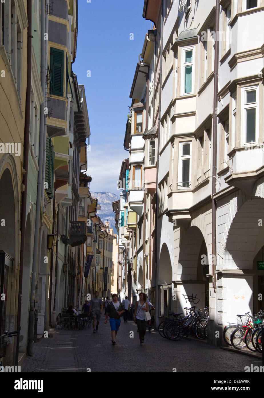 Italian town architecture hi-res stock photography and images - Alamy