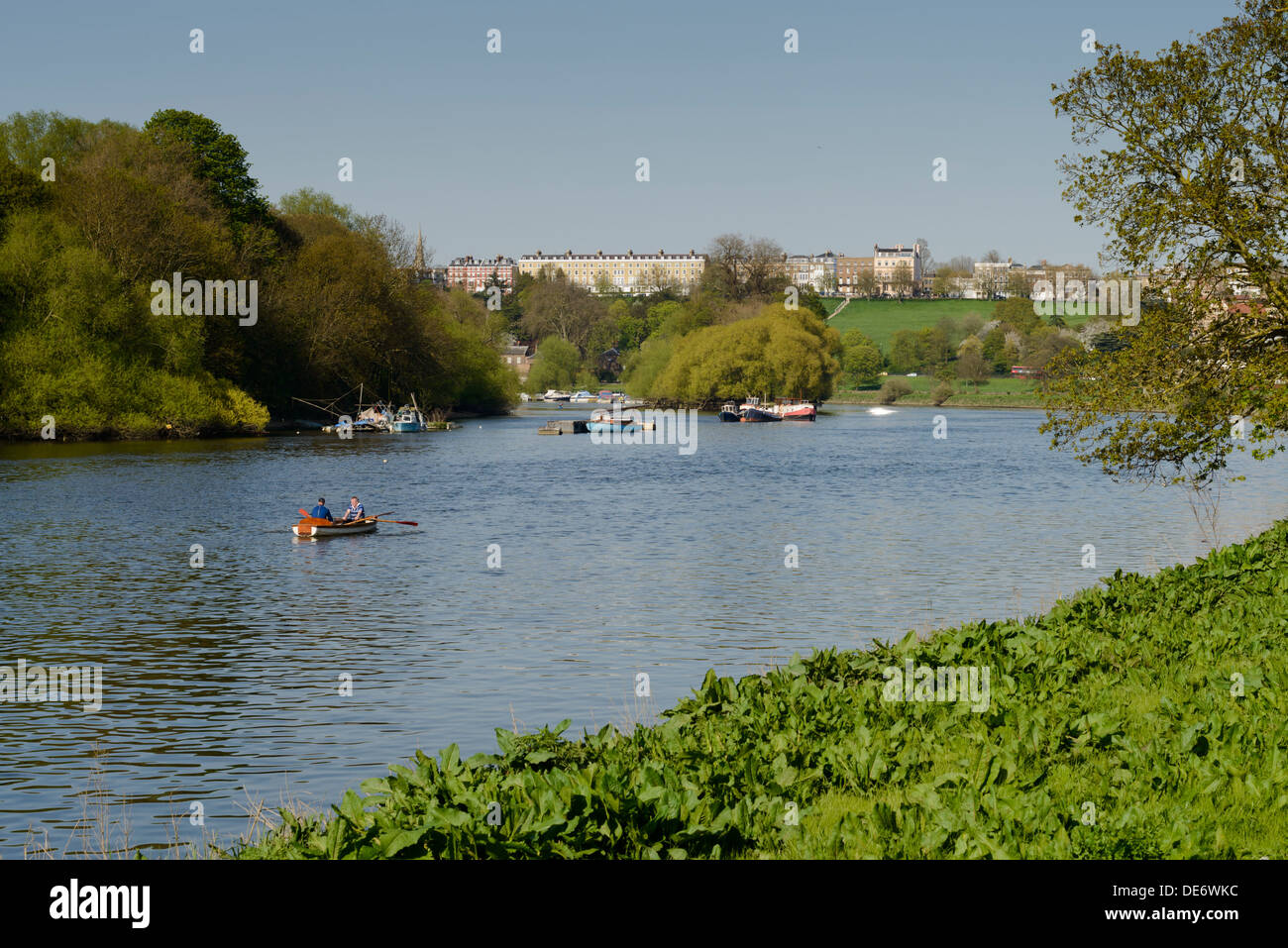 Thames richmond river walk hi-res stock photography and images - Alamy