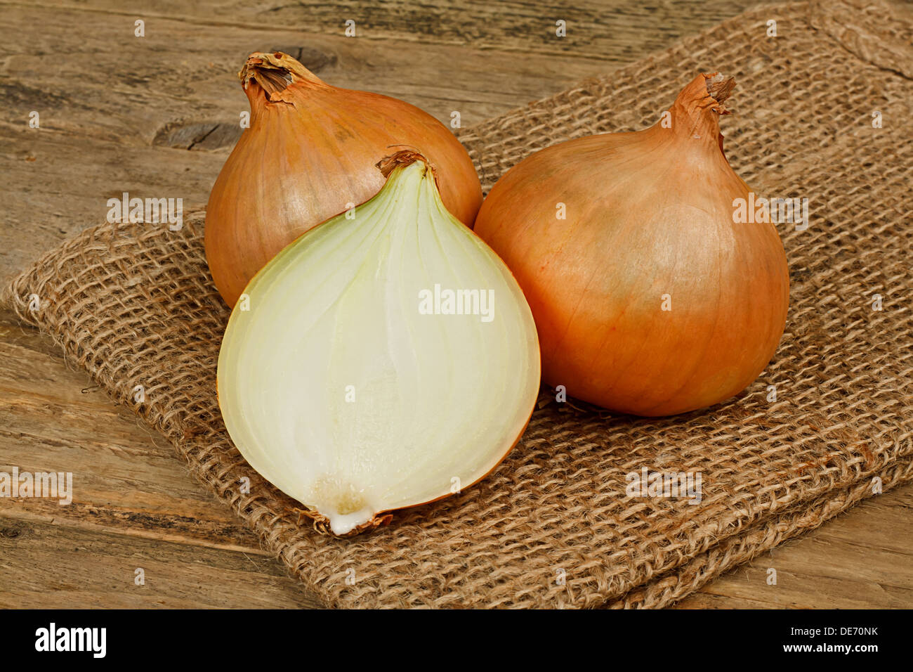 fresh onions a common vegetable in a traditional rustic setting Stock ...