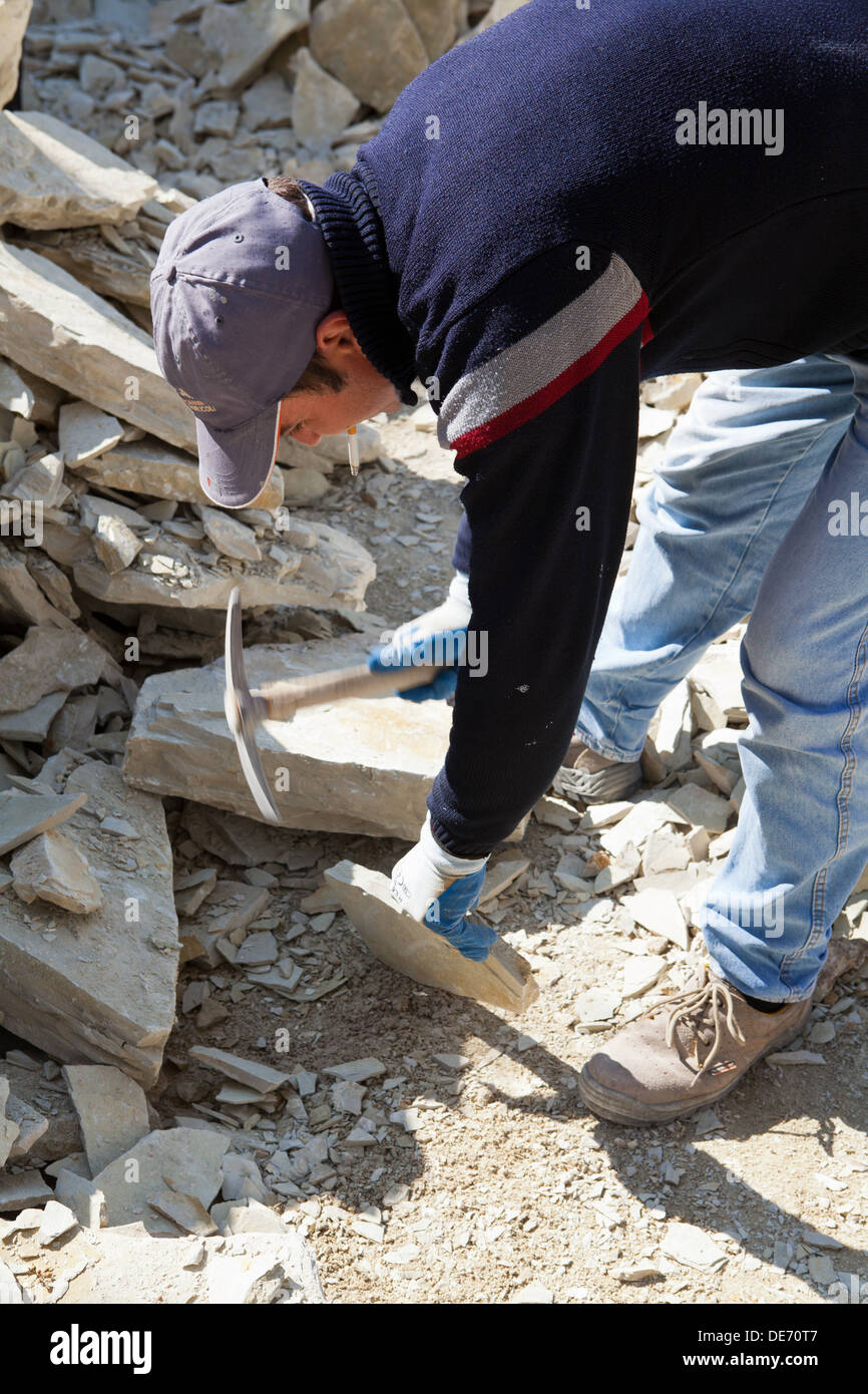 Quarry workers at work in a Qaurry in Sicily Stock Photo - Alamy