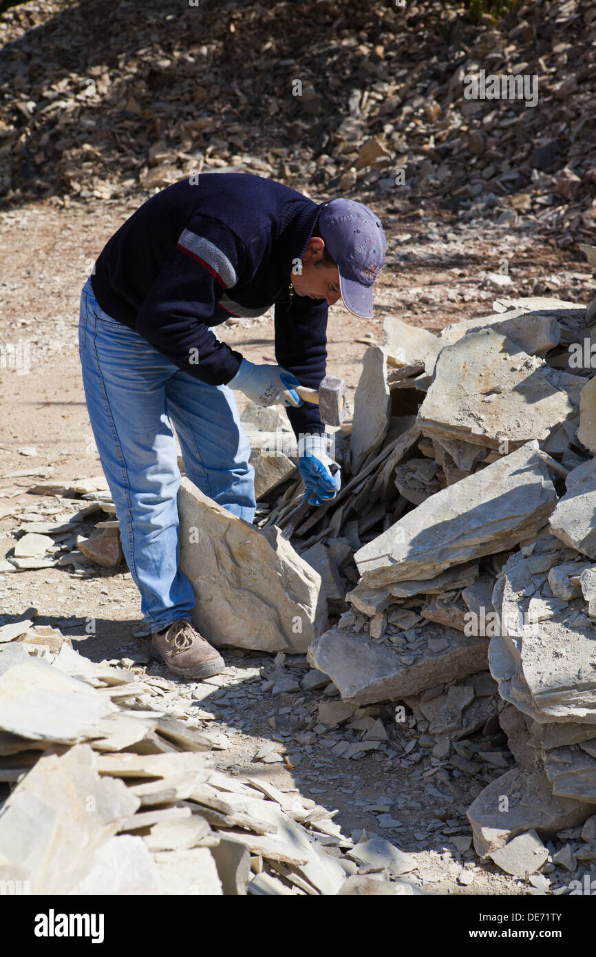 Quarry workers at work in a Qaurry in Sicily Stock Photo - Alamy