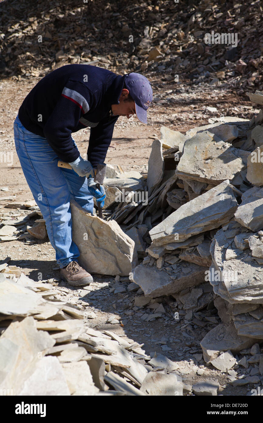 Quarry workers at work in a Qaurry in Sicily Stock Photo - Alamy