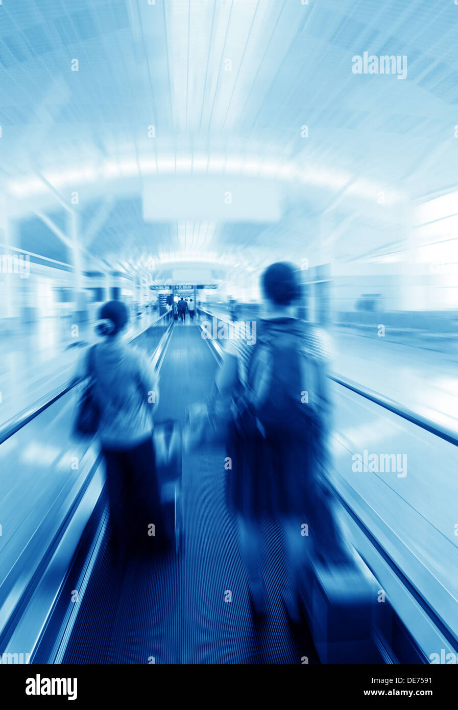 Rushing through airport terminal hi-res stock photography and images ...