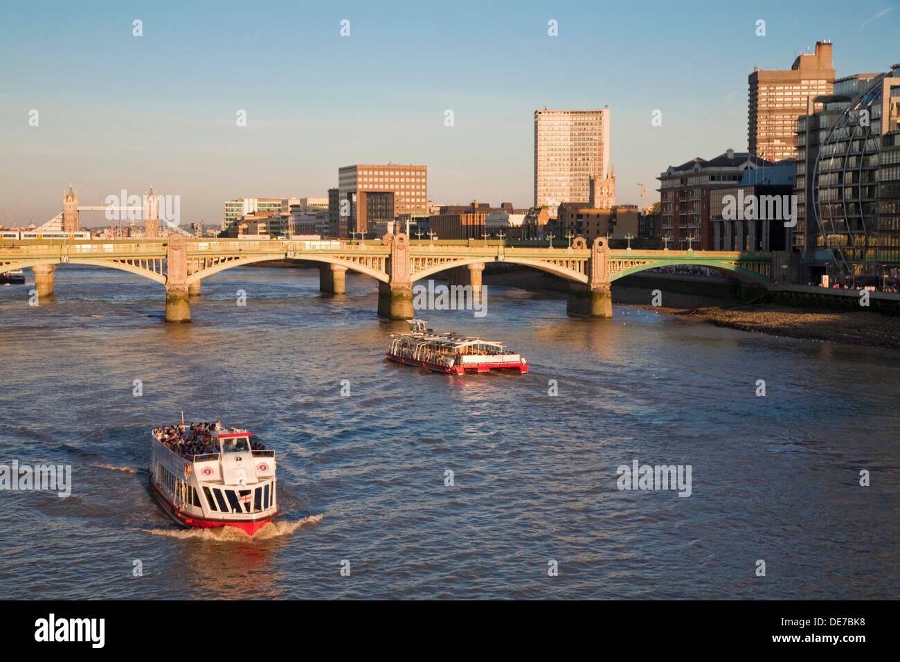 Boats On The Thames High Resolution Stock Photography and Images - Alamy