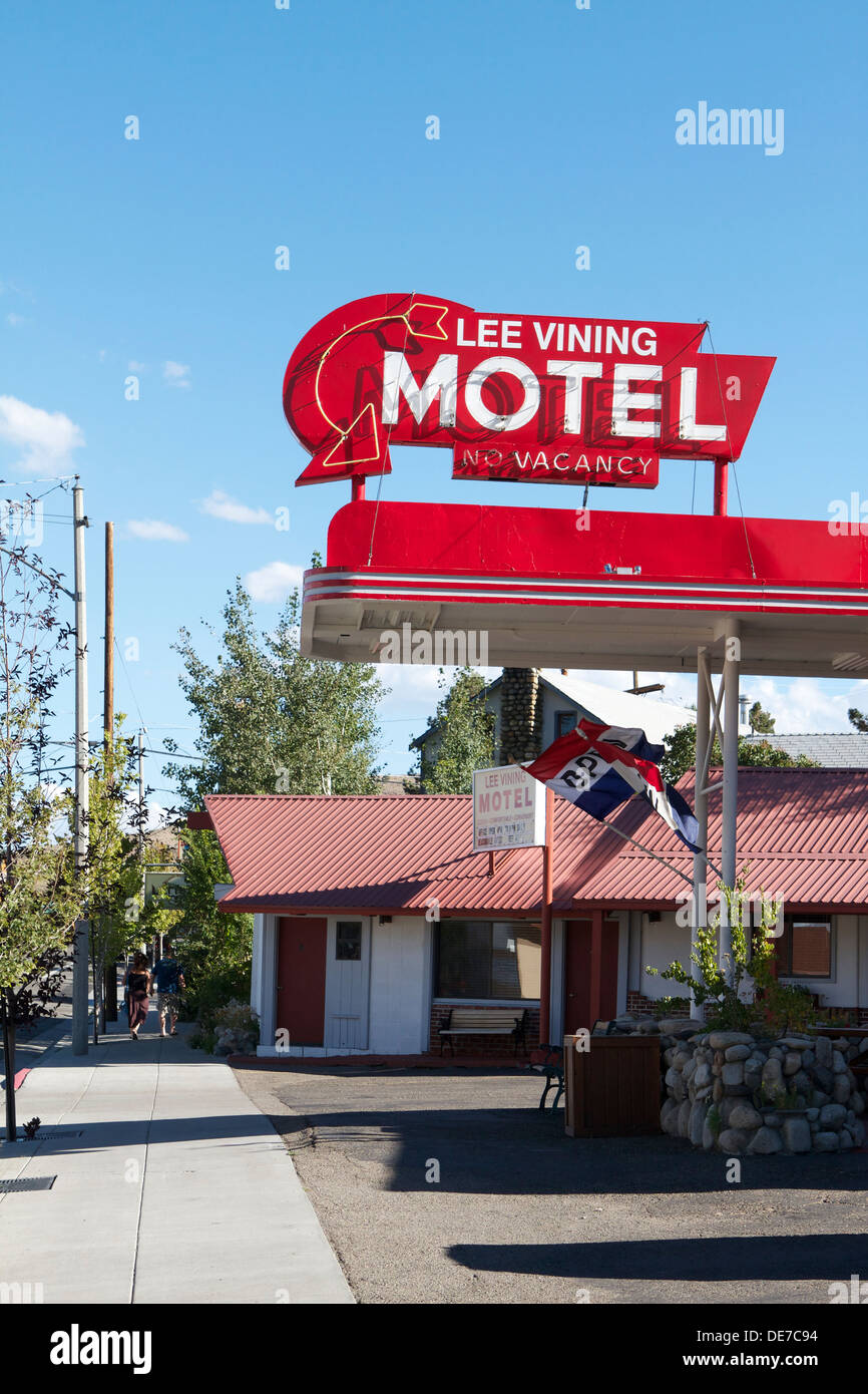 lee vining motel on scenic highway 395 in the Eastern Sierra Nevada ...