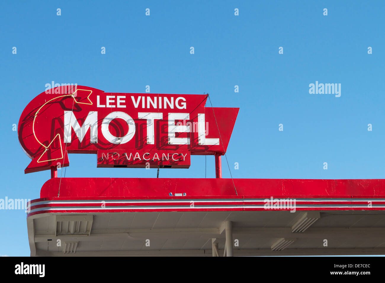 lee vining motel on scenic highway 395 in the Eastern Sierra Nevada ...