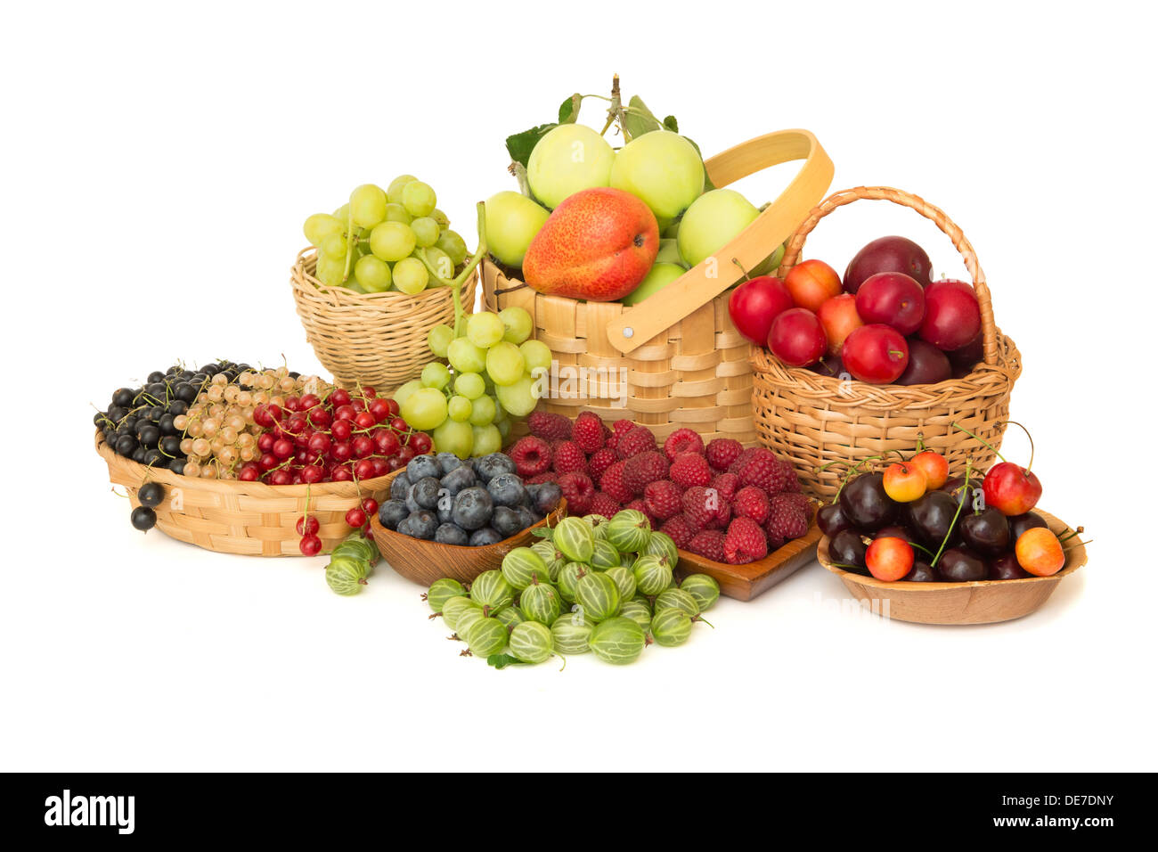 Wicker baskets fruit hi-res stock photography and images - Alamy