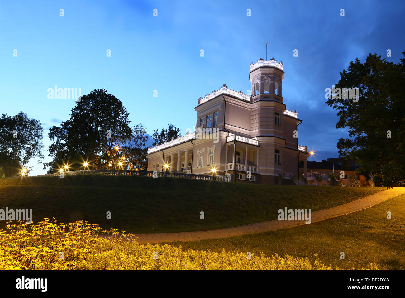 Beautiful night building hi-res stock photography and images - Alamy