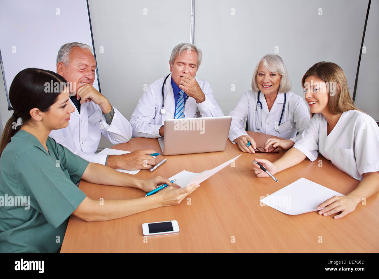 Communication in a team in a hospital with doctors and nurses Stock ...
