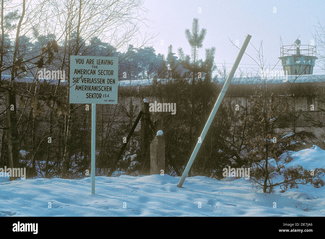 Berlin, GDR, sector border in Berlin Neukoelln Stock Photo - Alamy