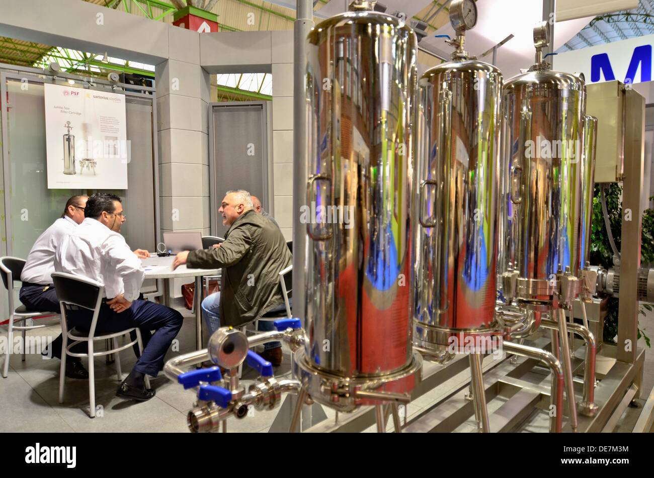 Vine growing techniques hi-res stock photography and images - Alamy