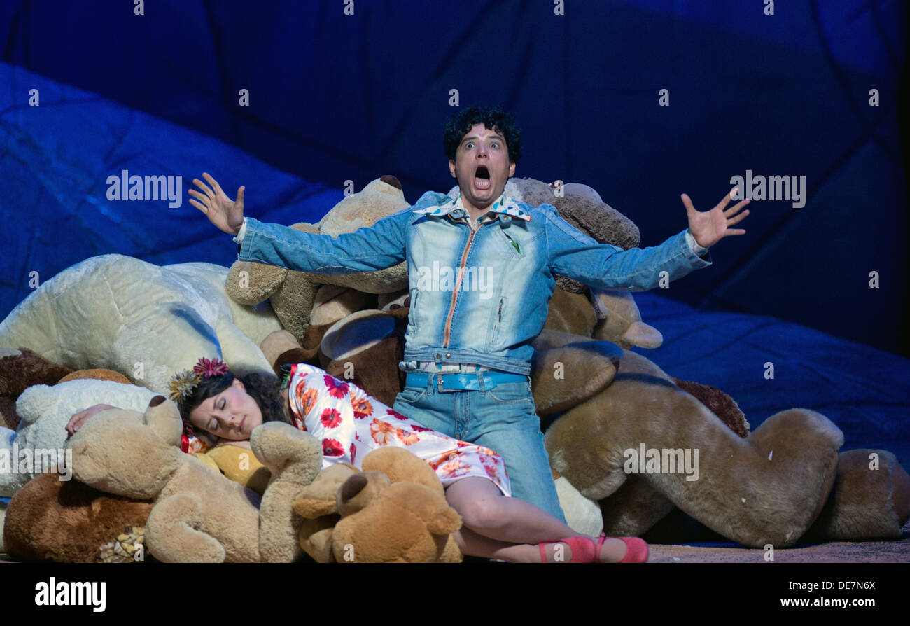 Midsummer night's dream actors hi-res stock photography and images - Alamy