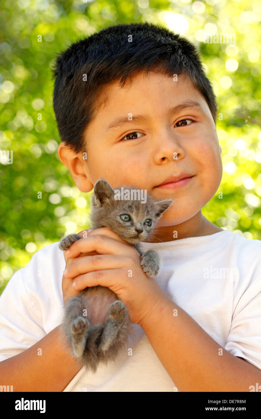 Latin kid with a kitten Stock Photo - Alamy
