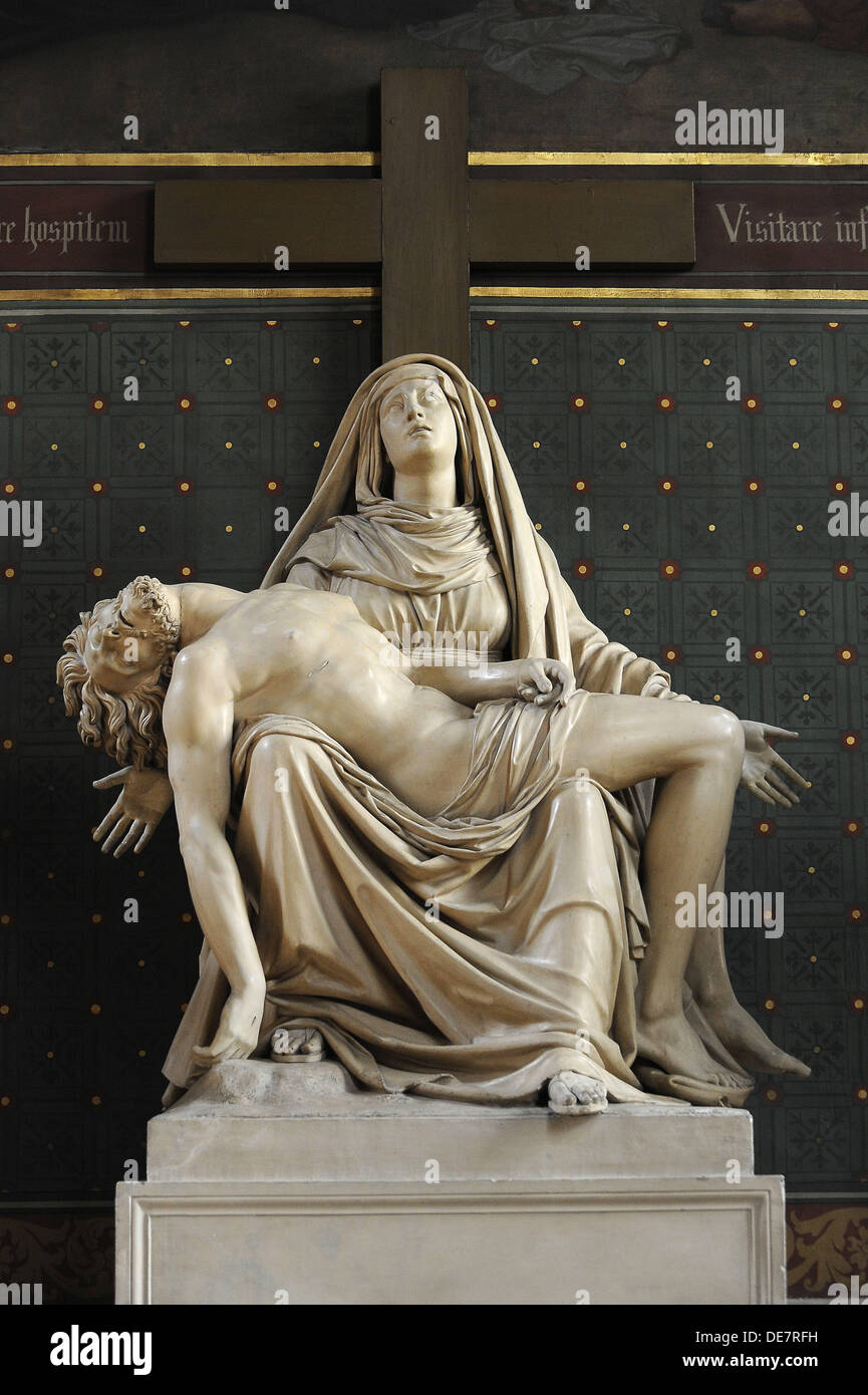 Statue mary holding dead jesus hi-res stock photography and images - Alamy