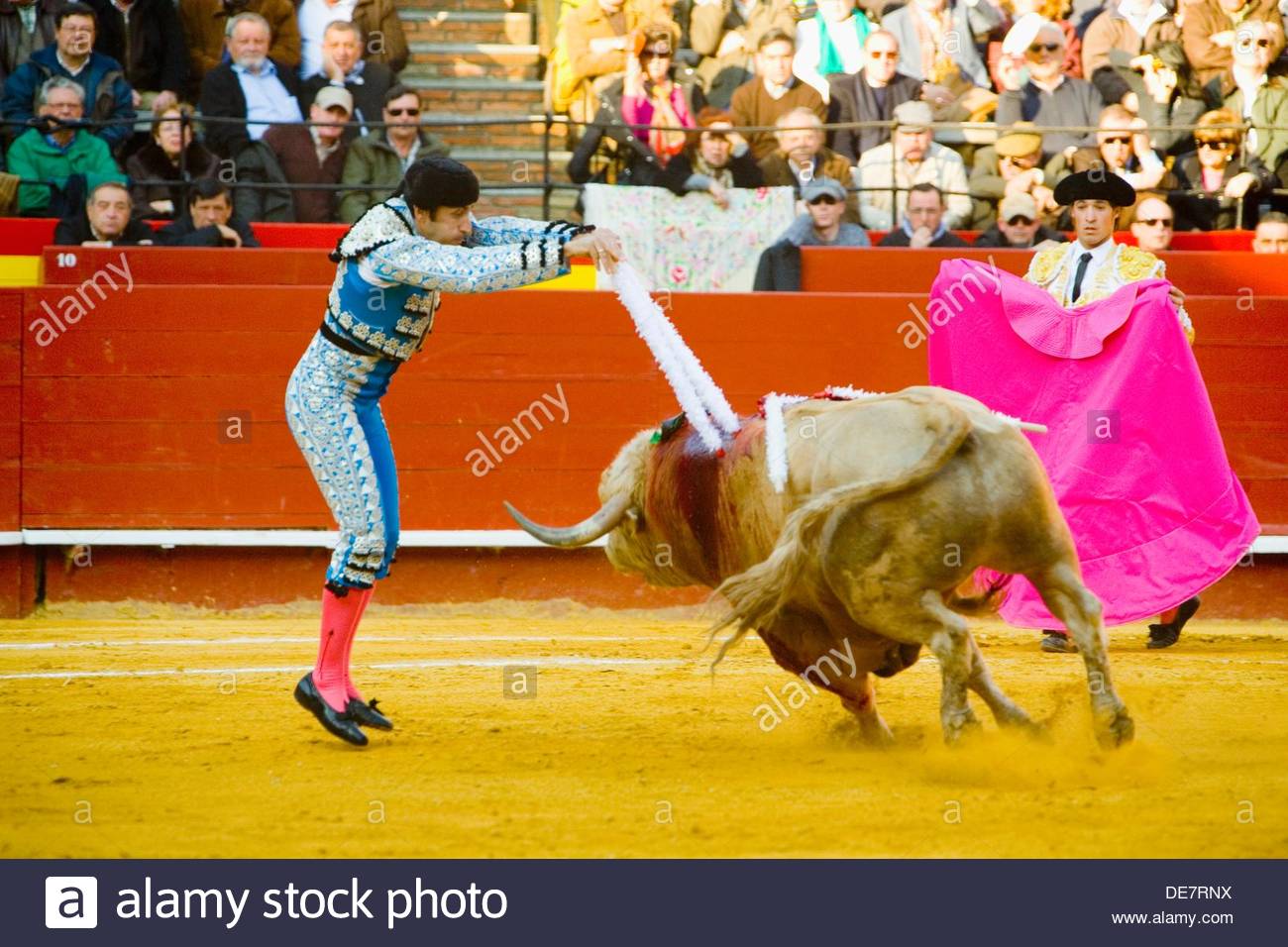 Corrida de Toros en la Plaza de Toros de Valencia durante las Fallas ...