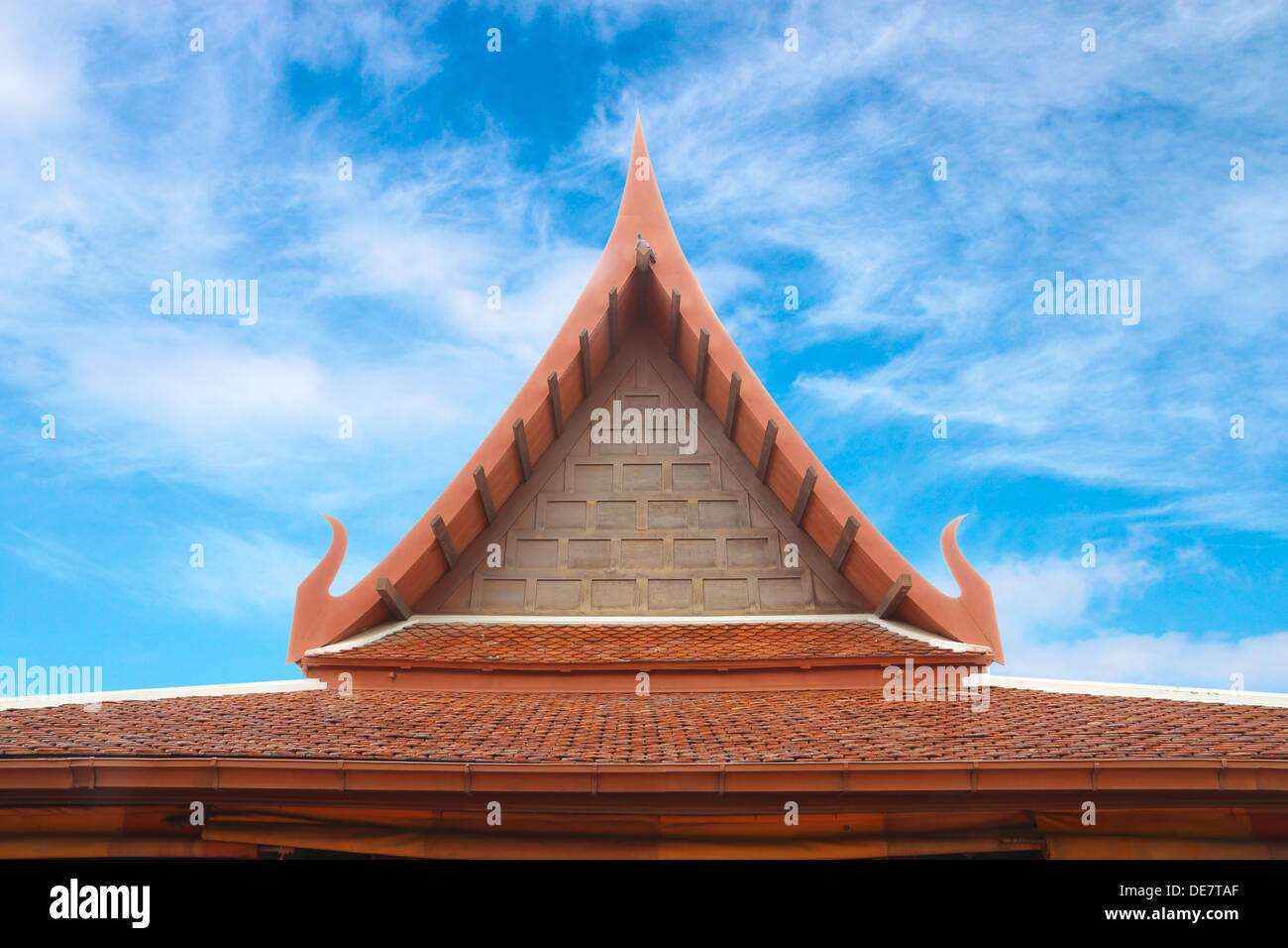 Roof top thai architecture hi-res stock photography and images - Alamy