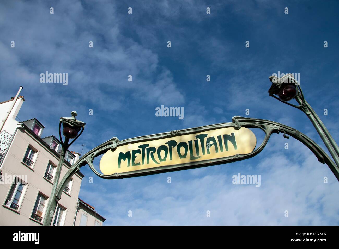 Metropolitan style hi-res stock photography and images - Alamy