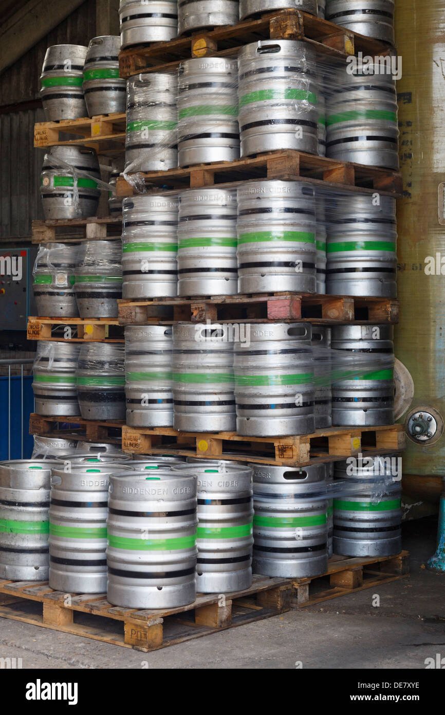 Vineyard pallets hi-res stock photography and images - Alamy