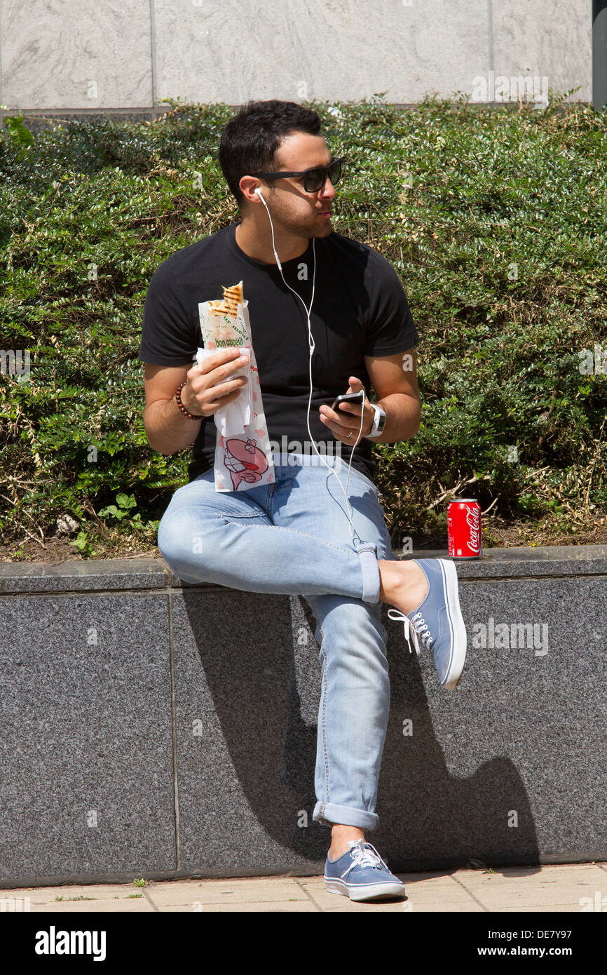 man eating lunch Stock Photo - Alamy