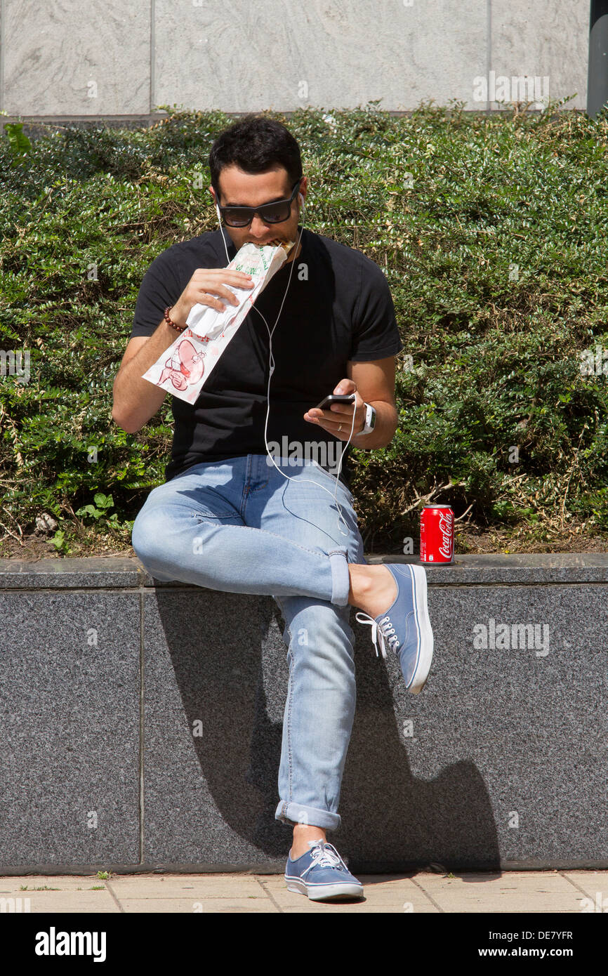 man eating lunch Stock Photo - Alamy