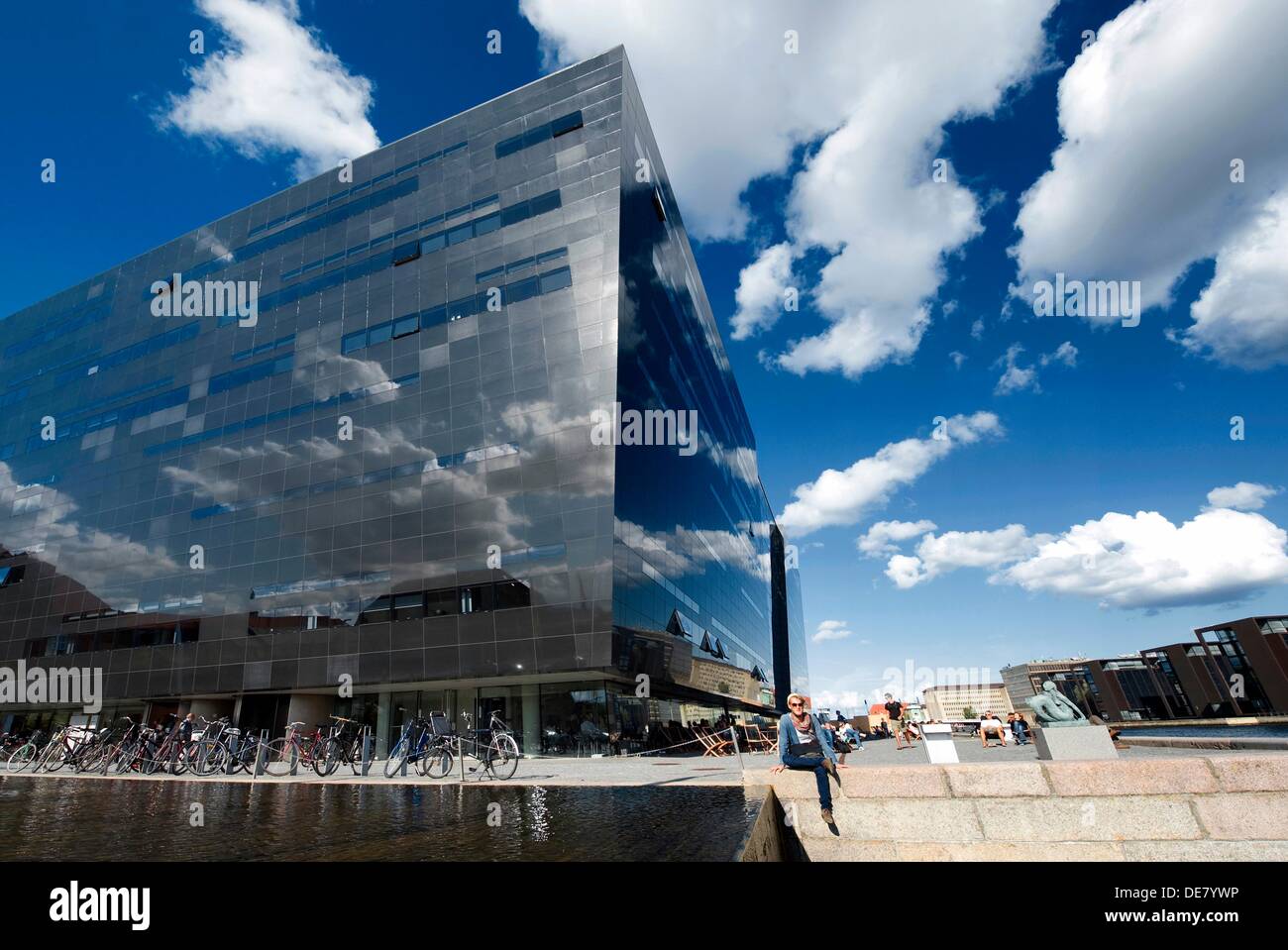 Black diamond building hi-res stock photography and images - Alamy
