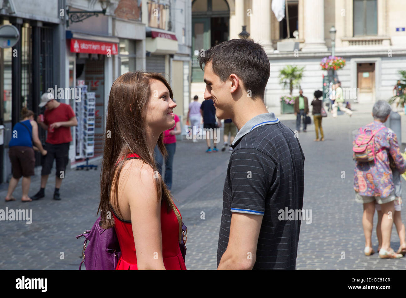 Teenagers talking street hi-res stock photography and images - Alamy