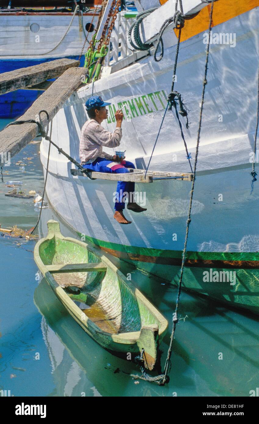 Traditional pinisi wooden sailing boat hi-res stock photography and ...