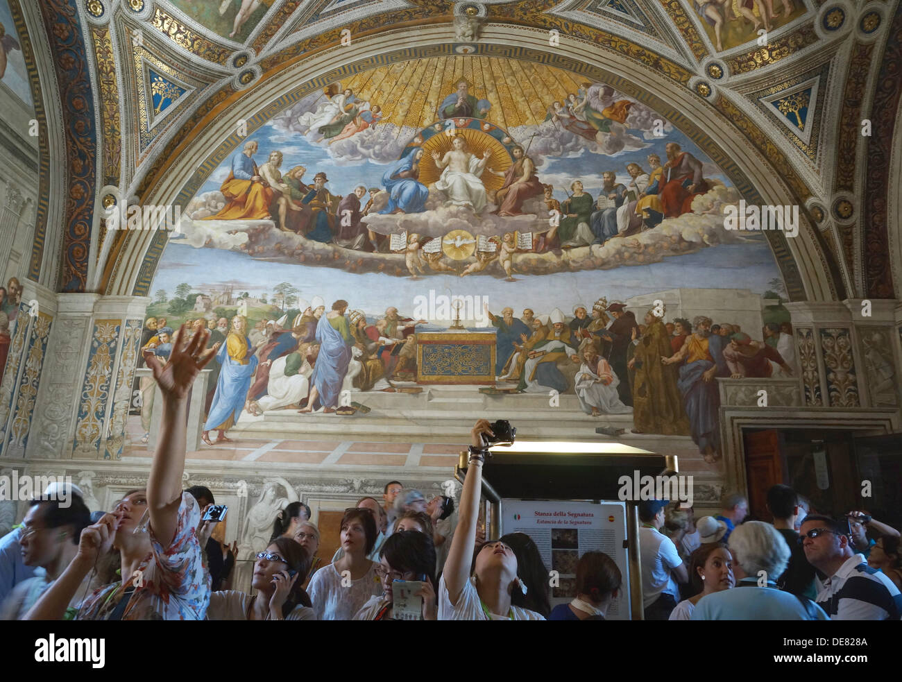 Visitors crowd in the rooms of the Vatican Museums in Rome, Italy, 12 ...