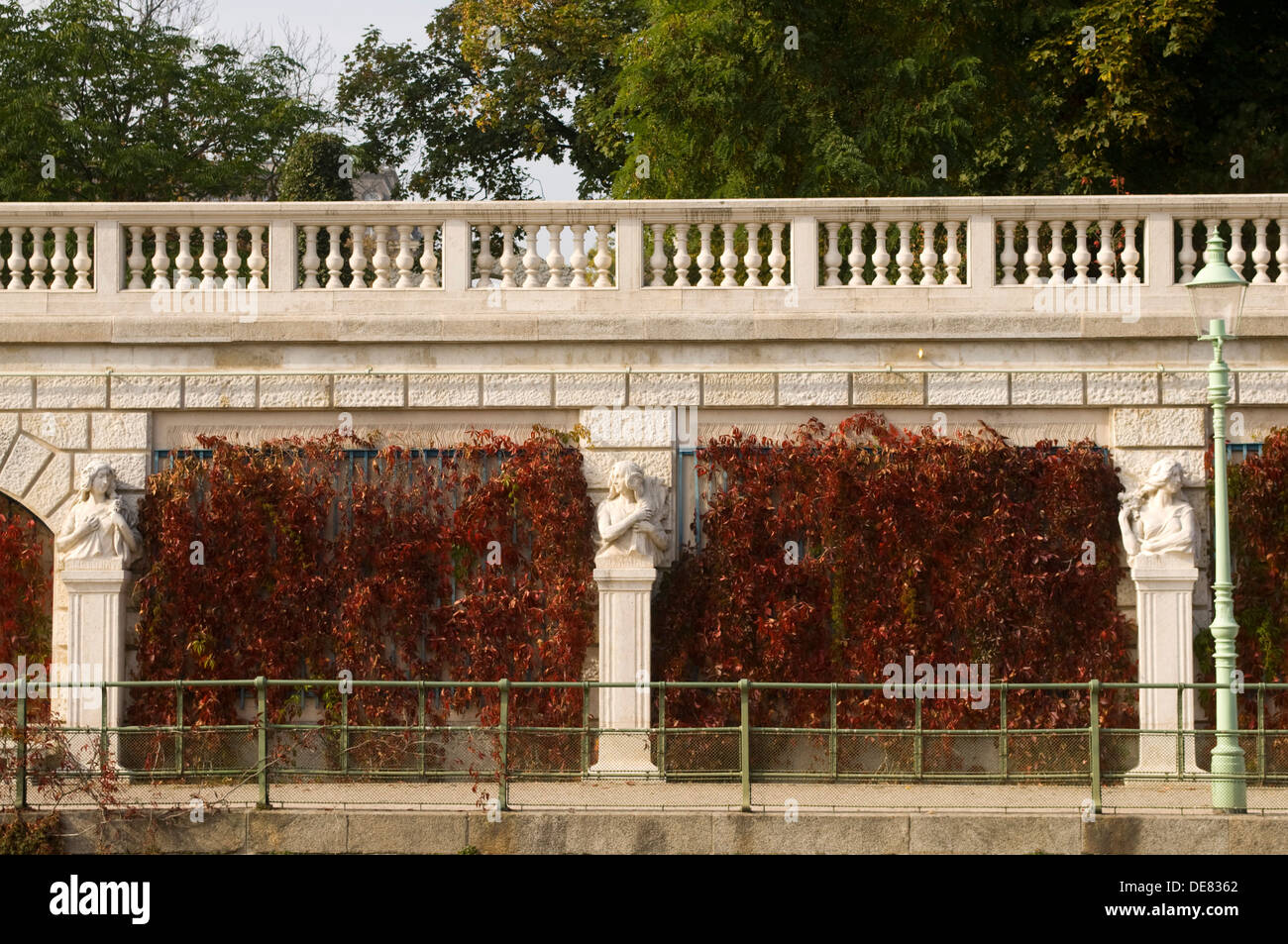 Österreich, Wien 1, Promenade am Wienfluss im Wiener Stadtpark Stock ...