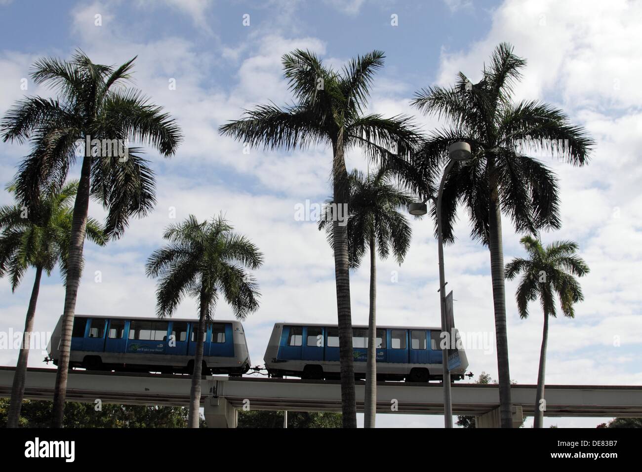 Metro rail in downtown miami hi-res stock photography and images - Alamy
