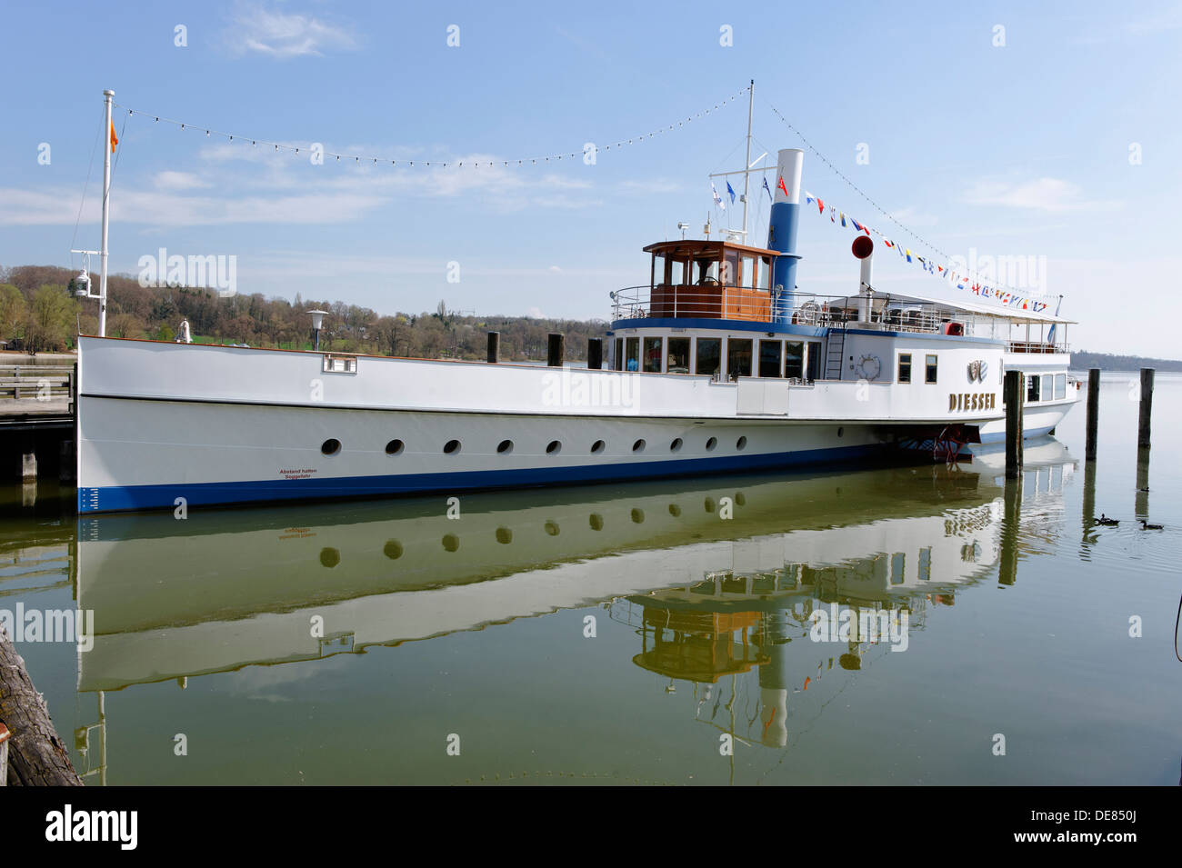 Paddle wheel ship hi-res stock photography and images - Alamy