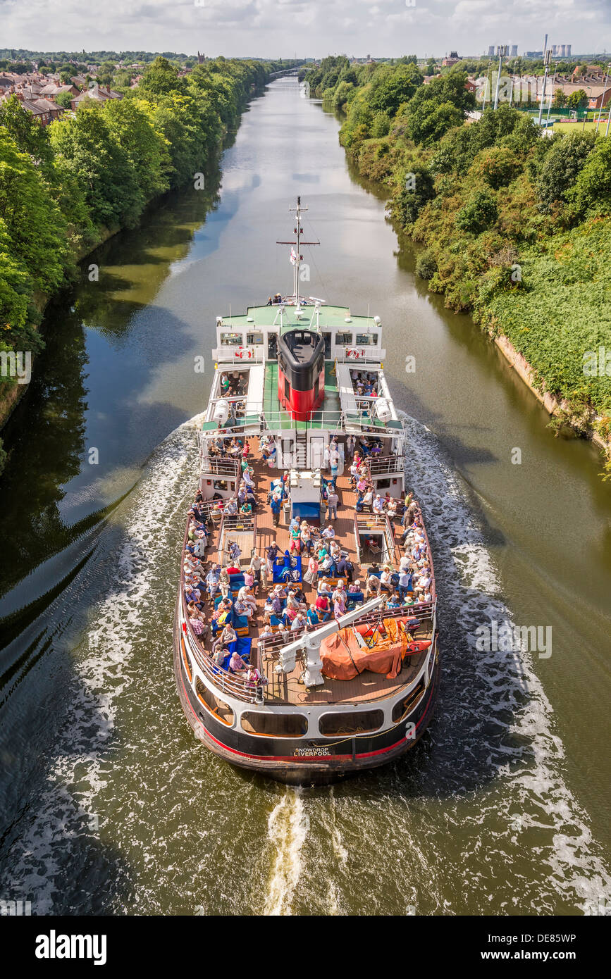 Mersey ferry snowdrop canal hi-res stock photography and images - Alamy