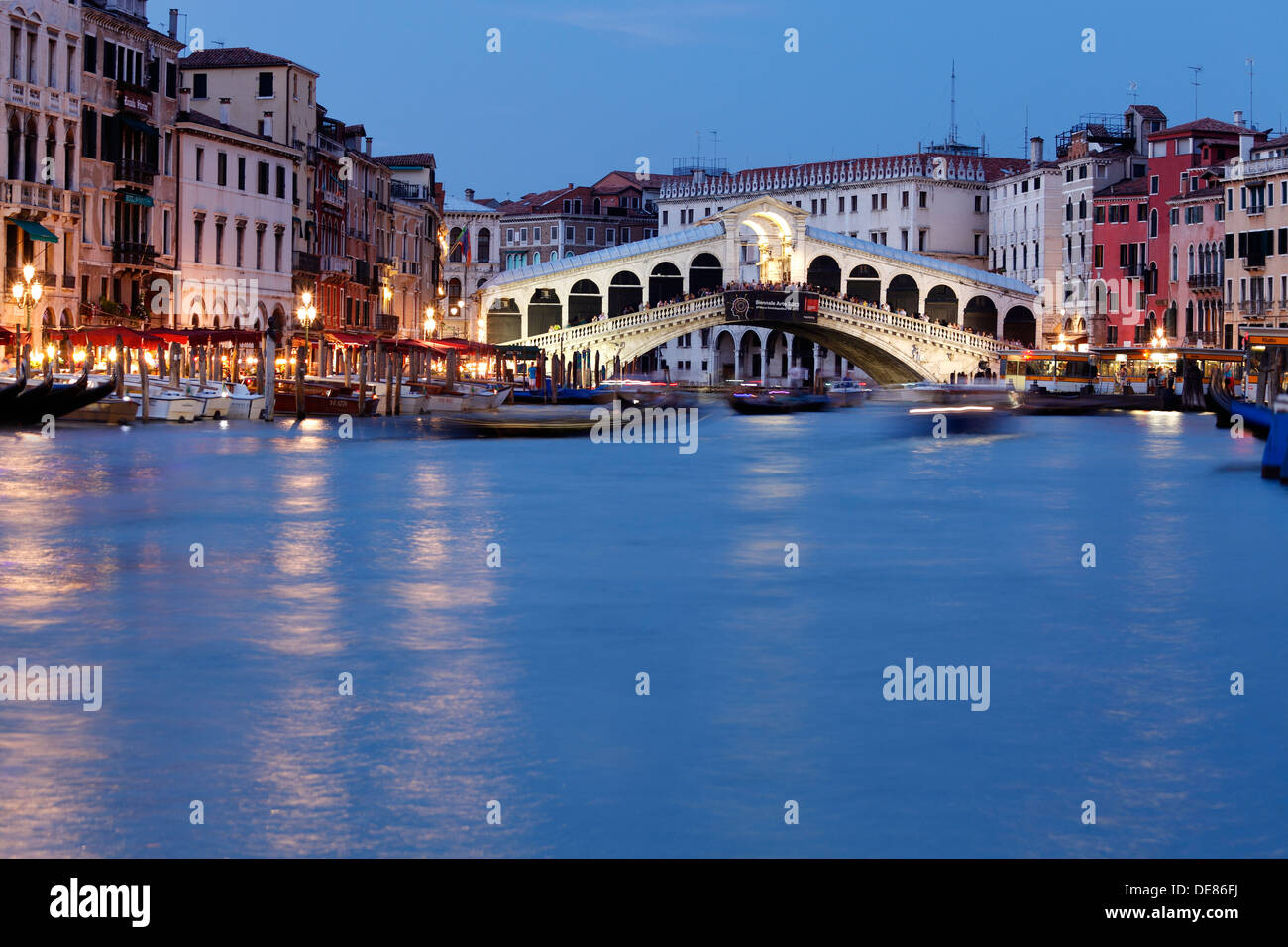 Rialto Bridge at night, Grand Canal, Venice, Italy; Ponte di Rialto ...