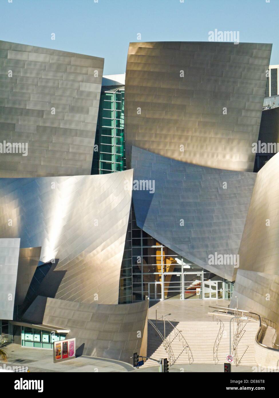 Frank o gehry walt disney concert hall hi-res stock photography and ...