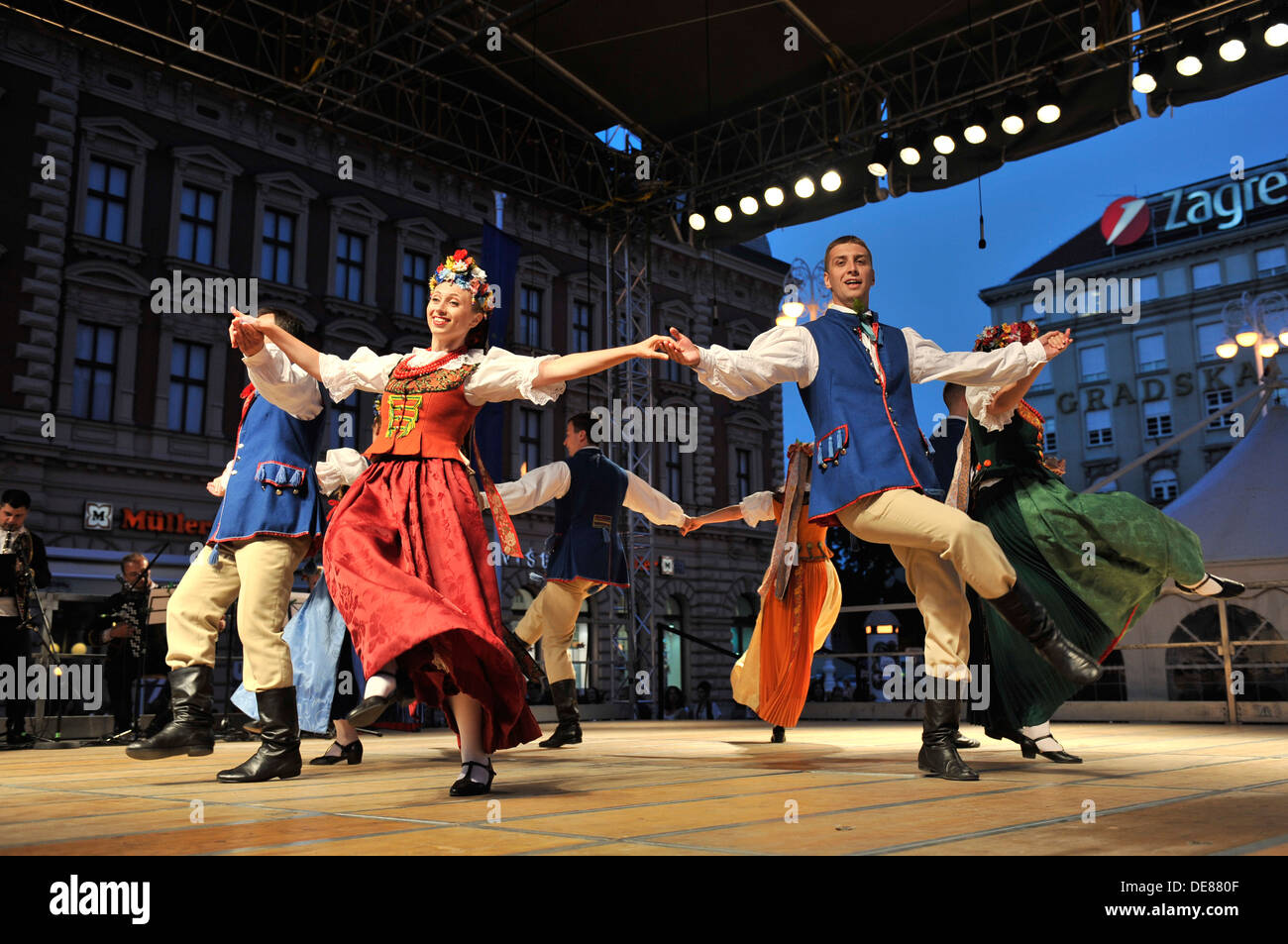 Members of the Warsaw School of Economics in folk costumes during the ...