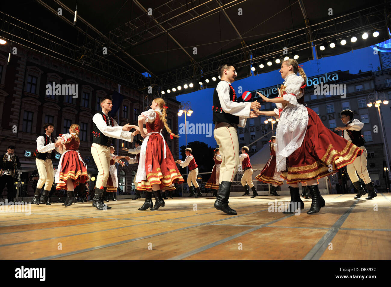 Members of the Warsaw School of Economics in folk costumes during the ...