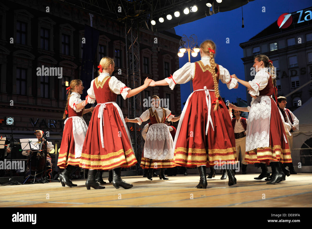 Members of the Warsaw School of Economics in folk costumes during the ...
