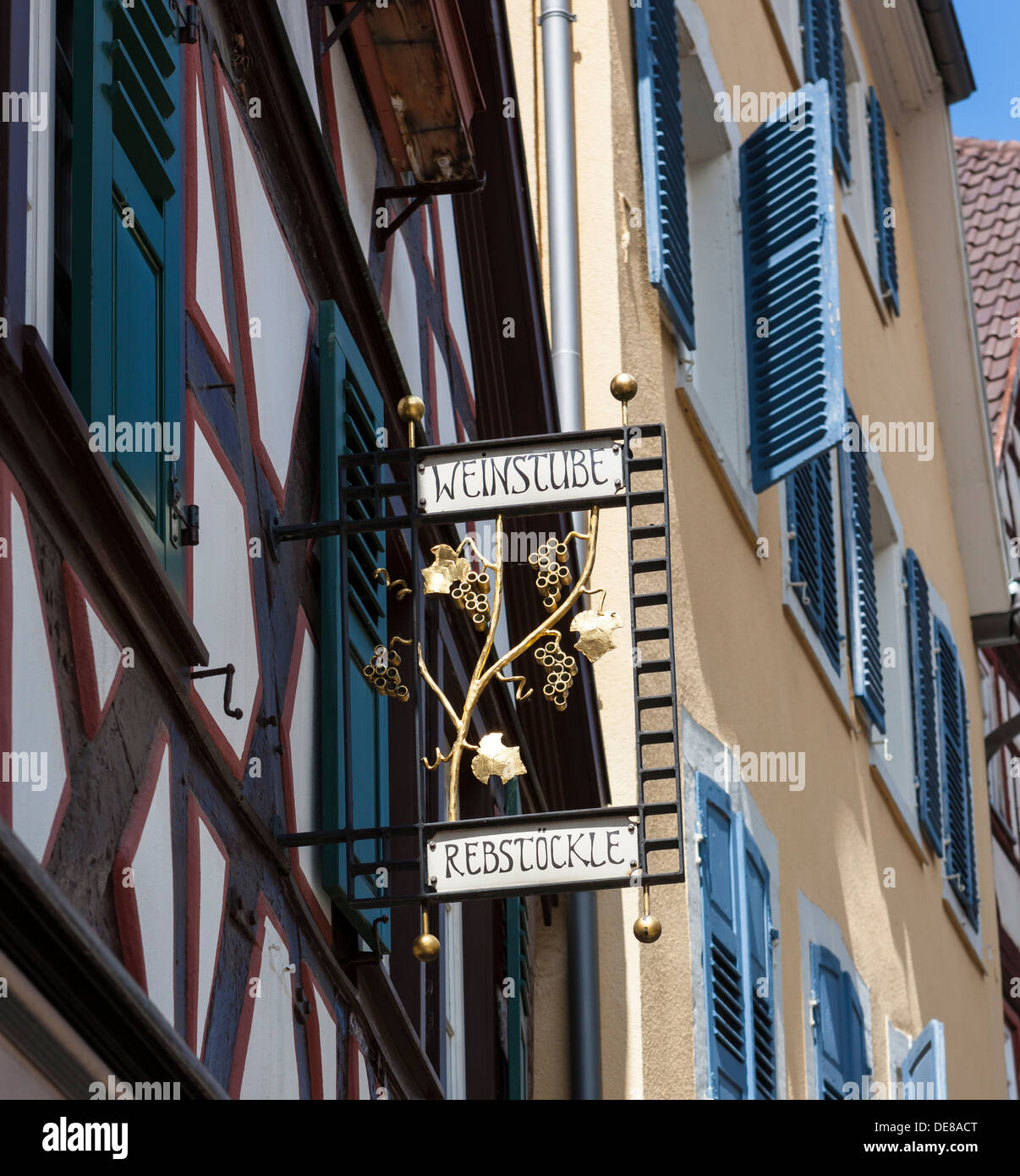 Bar building exterior hi-res stock photography and images - Alamy