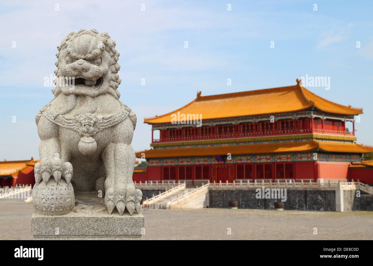 Chinese Imperial Lion Statue with Palace Forbidden city (Beijing, China ...