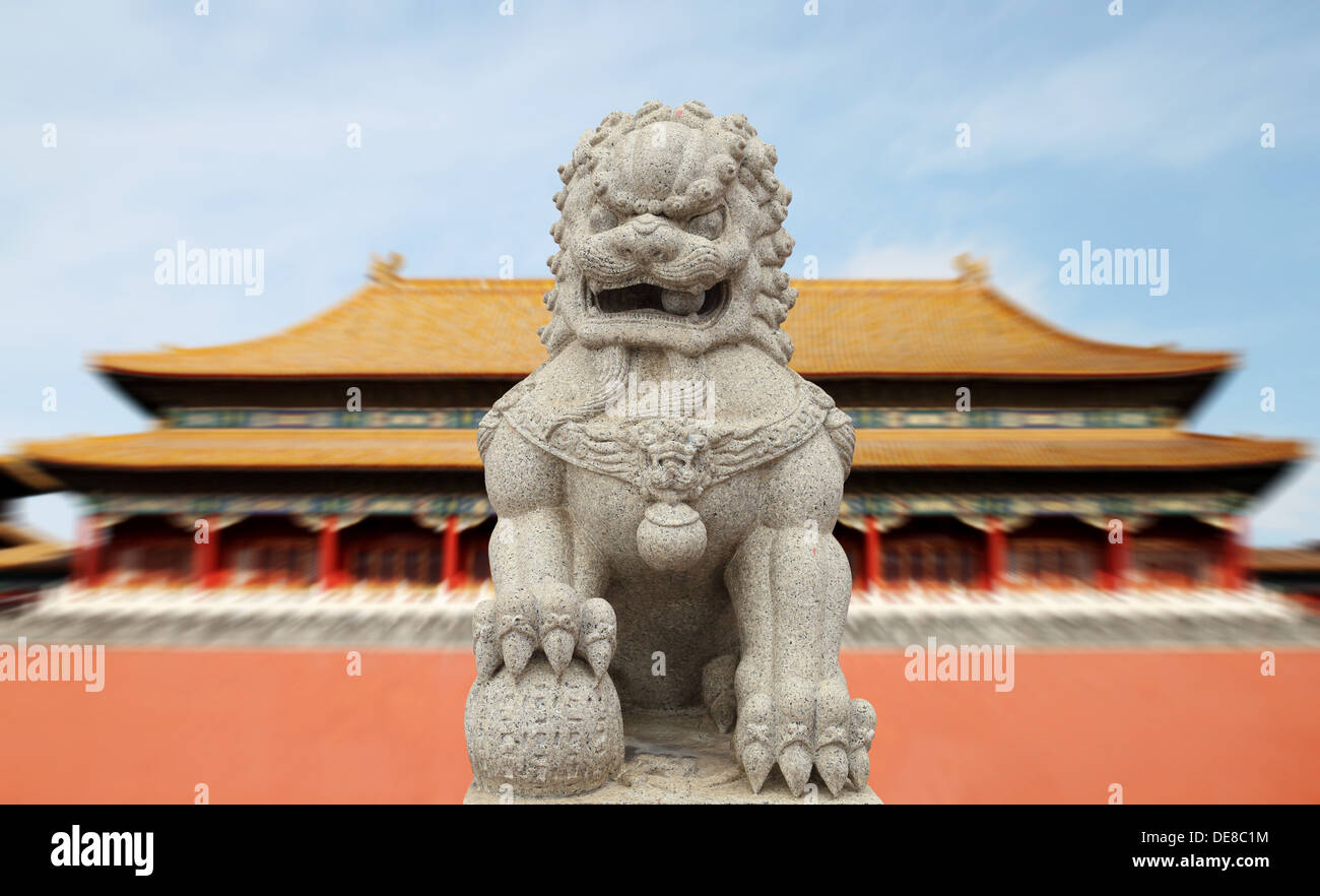 Chinese Imperial Lion Statue with Palace Forbidden city (Beijing, China ...